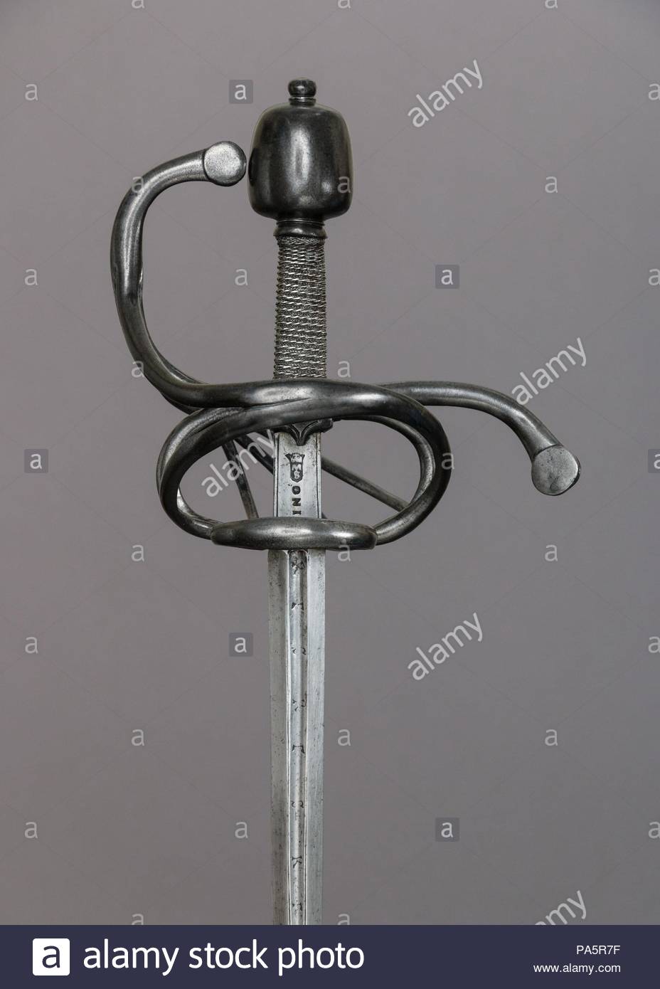 Rapiers Stock Photos & Rapiers Stock Images - Alamy