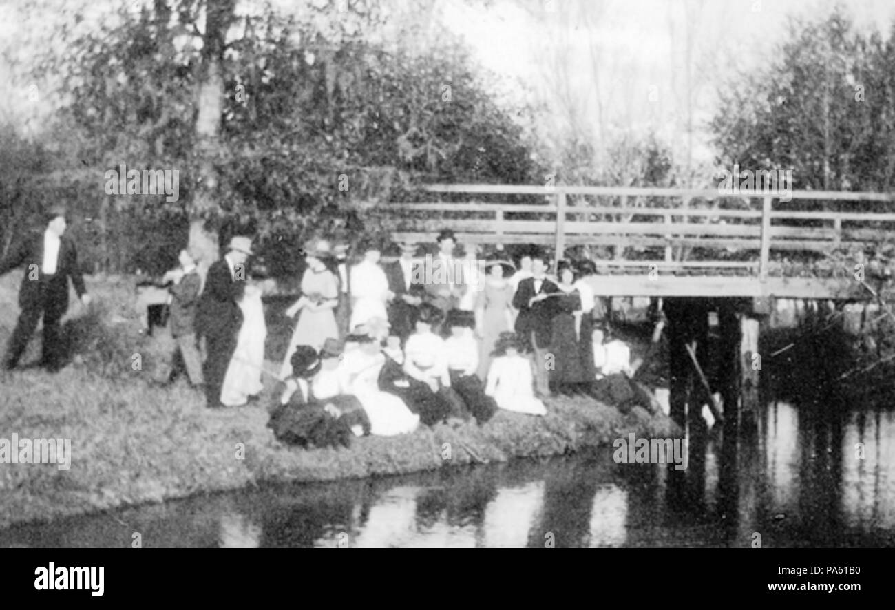 31 1911 Katy Residents at Cane Island Creek Bridge Stock Photo - Alamy