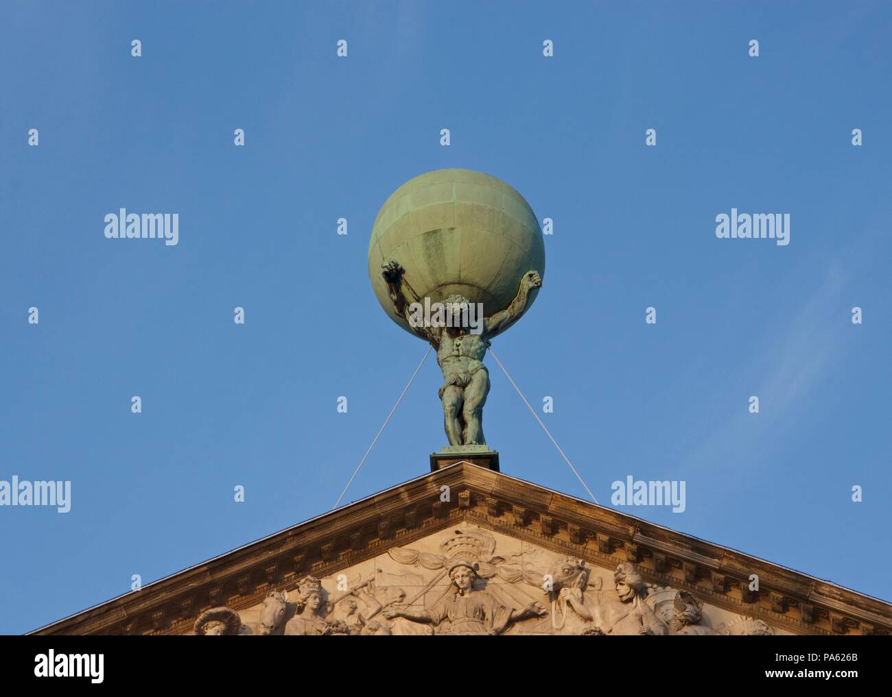 Statue of atlas holding globe hi-res stock photography and images - Alamy