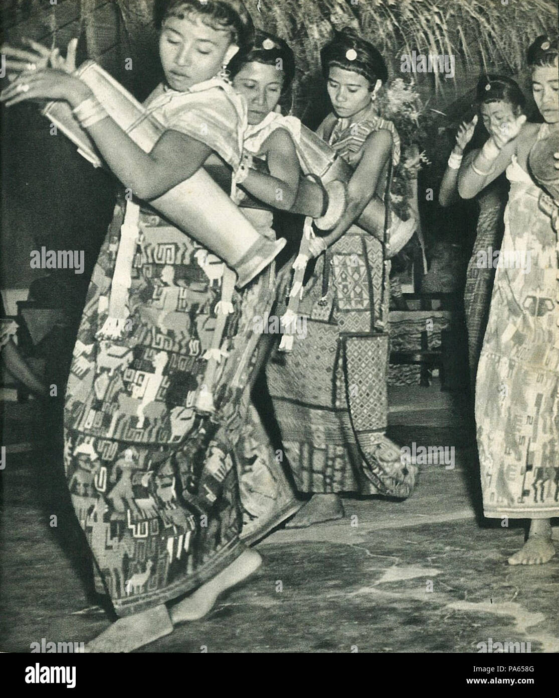 158 Likurai Dance of Timor, Indonesia Tanah Airku, p65 Stock Photo - Alamy