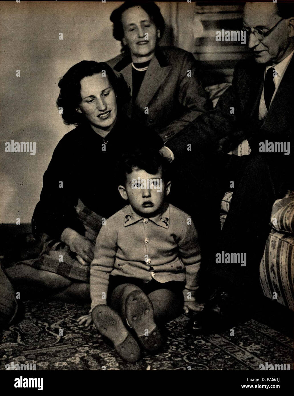 6 1951 Alcide De Gasperi and his family Stock Photo - Alamy