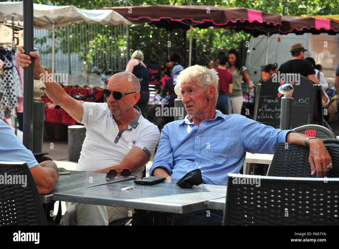 Old guys talking hi-res stock photography and images - Alamy