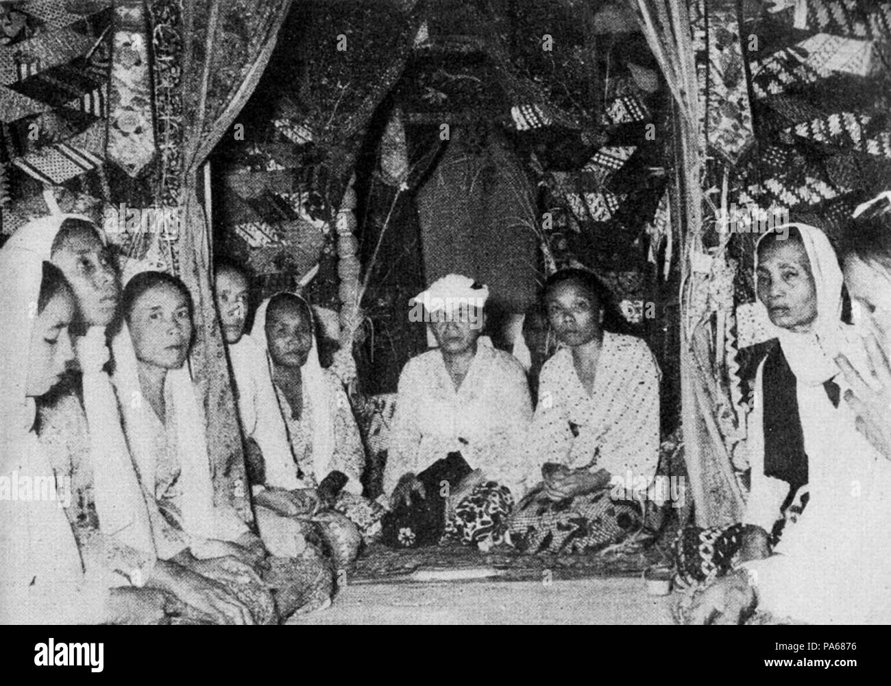 Minangkabau wedding hi-res stock photography and images - Alamy