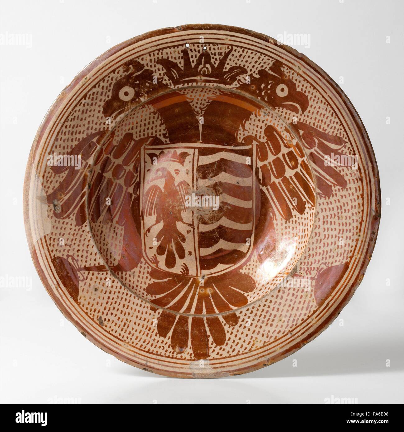 Plate, XVII Century, Ceramic (decorated with metallic reflections and ...