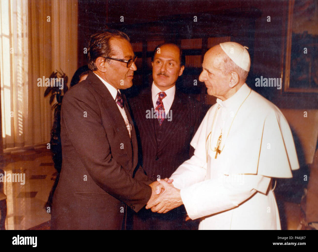 136 Jafar Shahidi and Pope Paul VI Stock Photo - Alamy