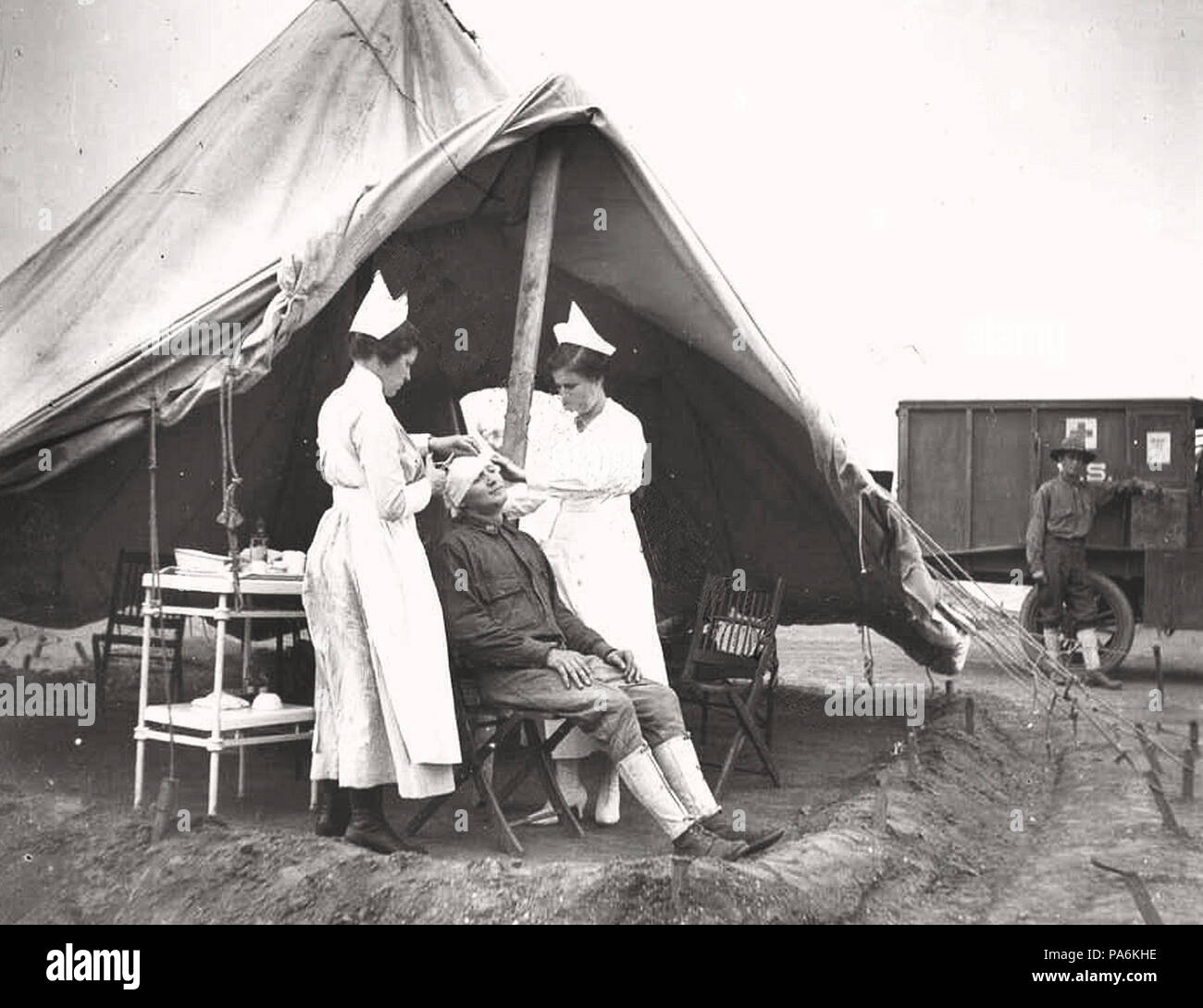 First aid camp hi-res stock photography and images - Alamy