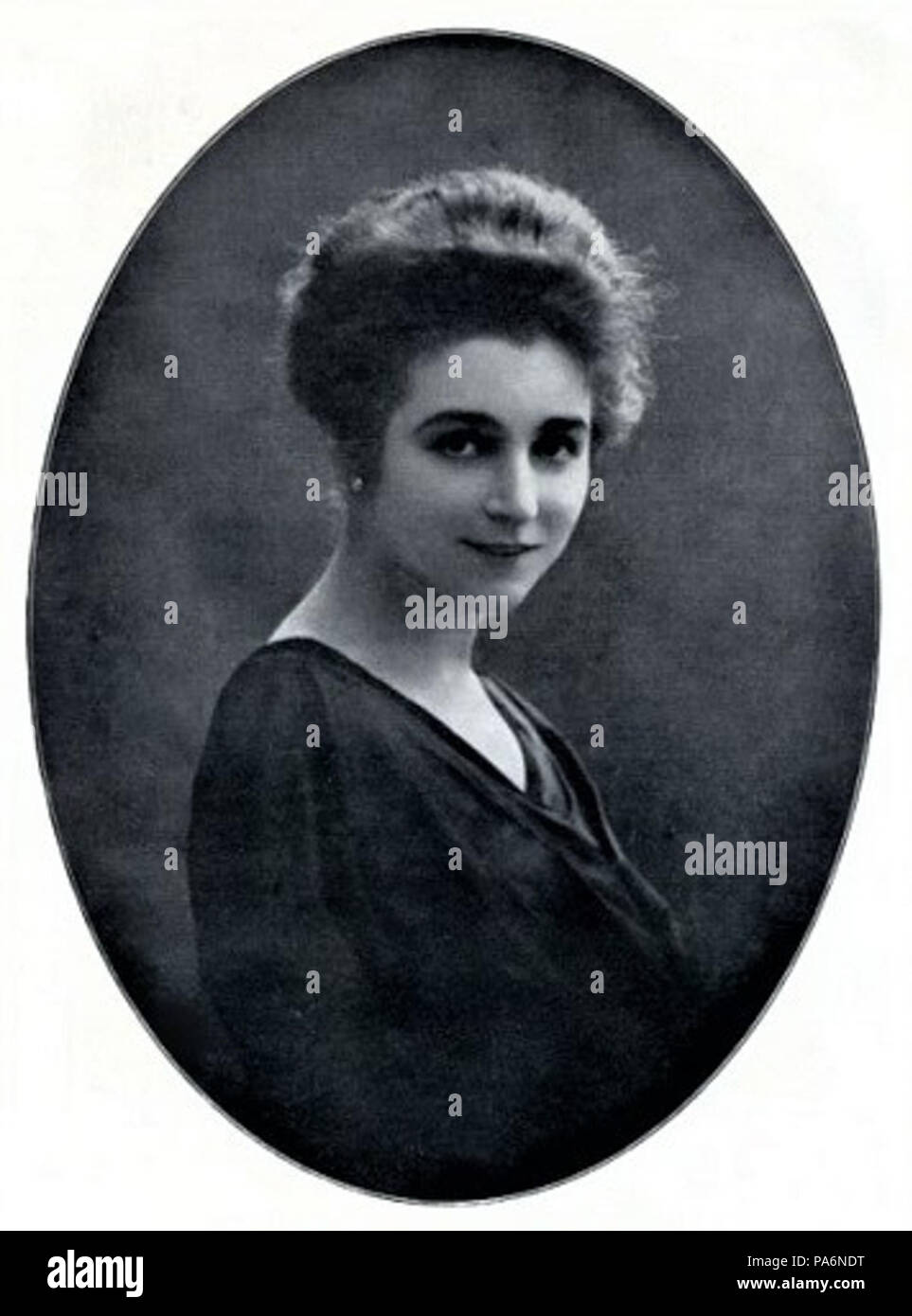 Women linda hi-res stock photography and images - Alamy