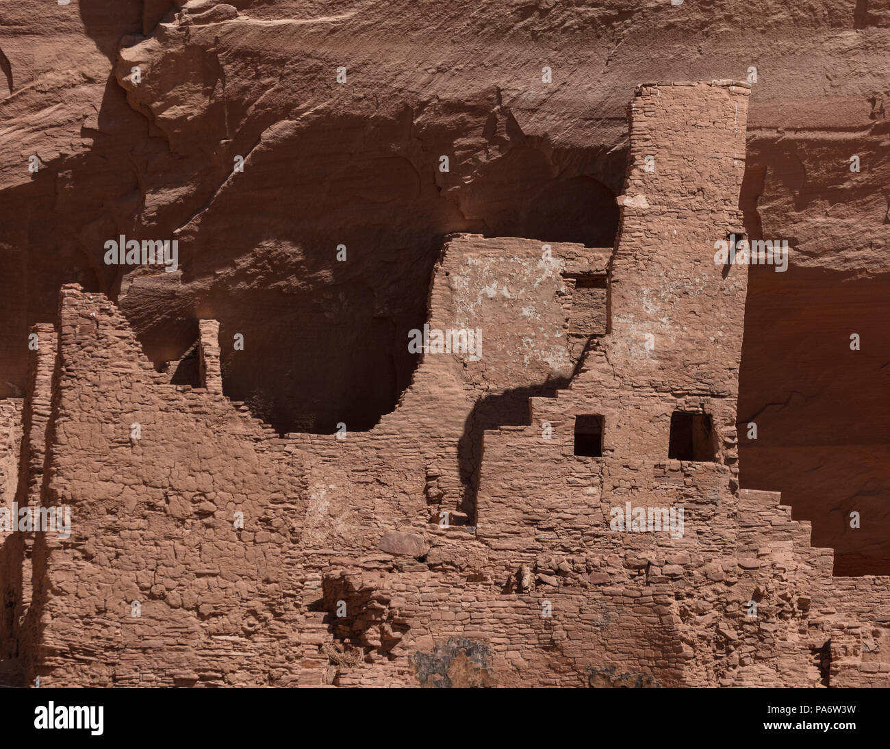 Native American ruins, pictographs and petroglyphs in Canyon de Chelly ...