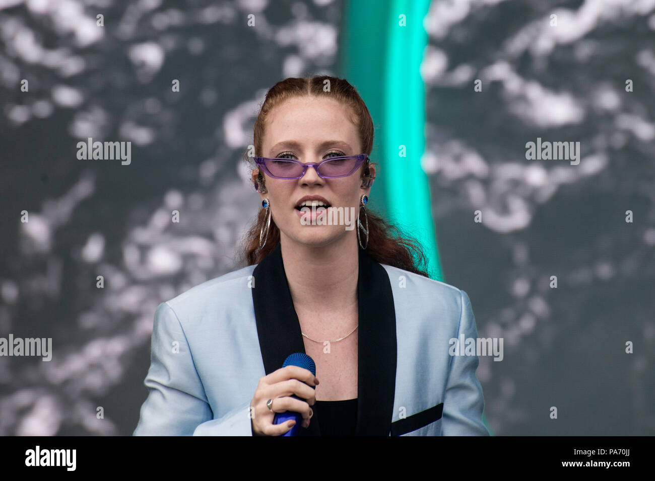 Jess glynne singer hi-res stock photography and images - Alamy