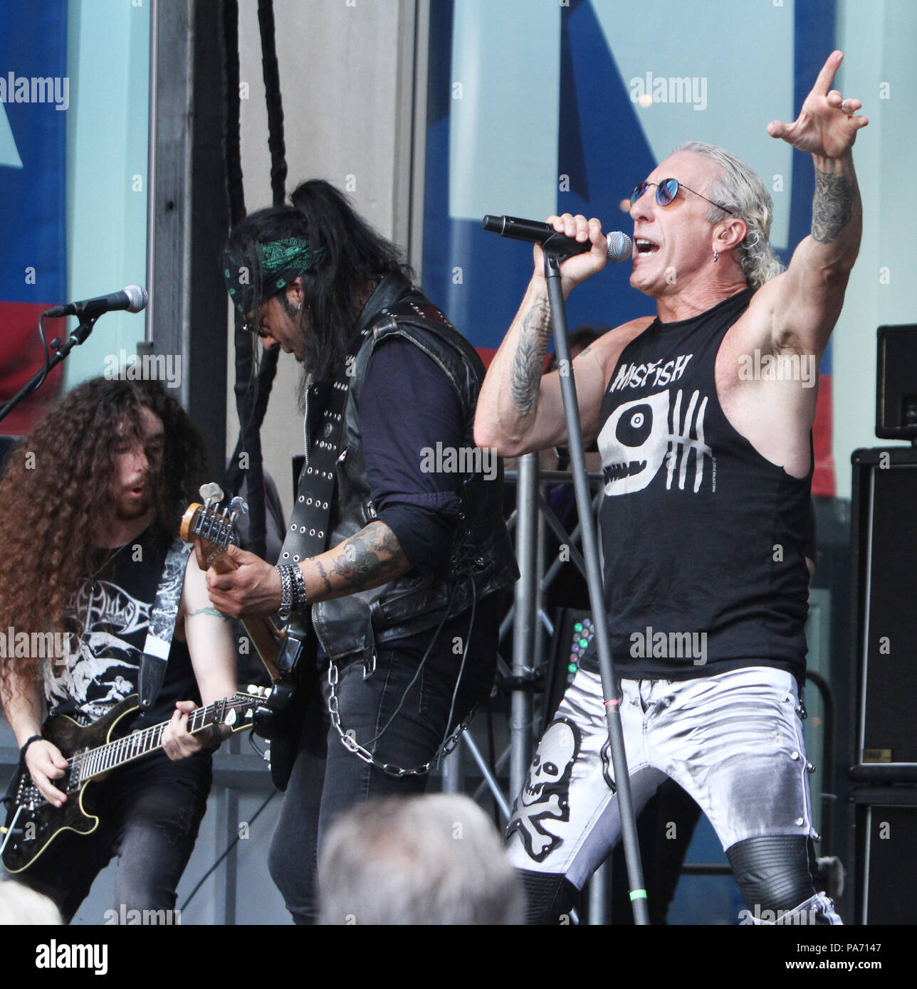 Dee snider on stage hi-res stock photography and images - Alamy