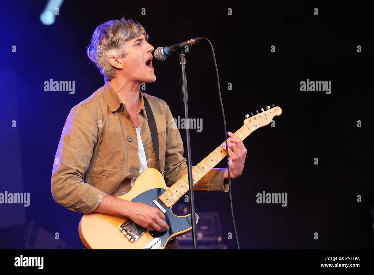 Uk scientists hi-res stock photography and images - Alamy