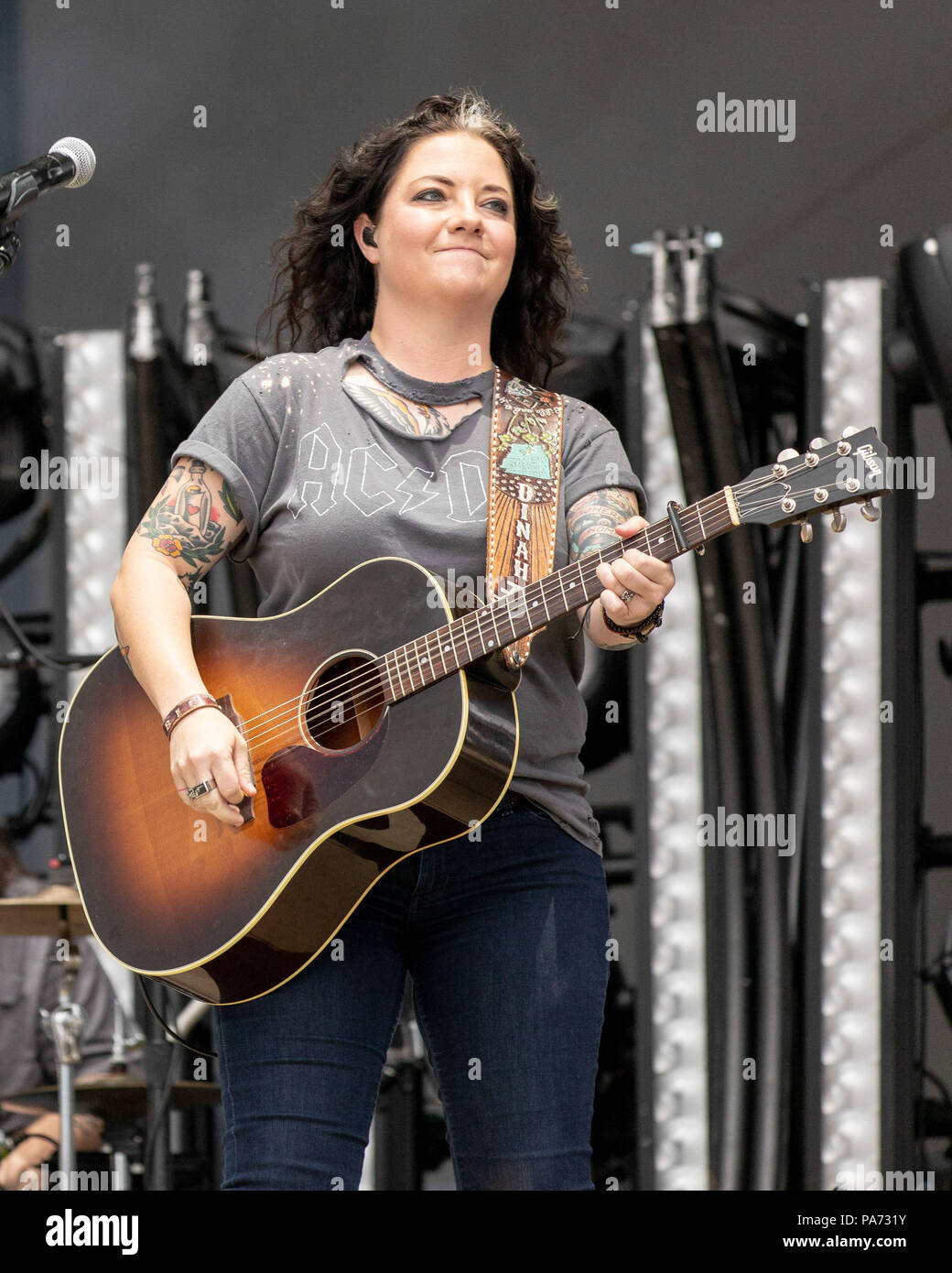 Ashley mcbryde 2018 hi-res stock photography and images - Alamy