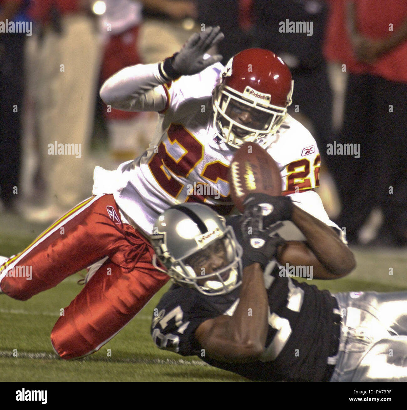 Raiders chiefs fight hi-res stock photography and images - Alamy
