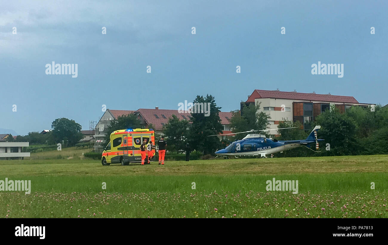 Helicopter carrying car hi-res stock photography and images - Alamy