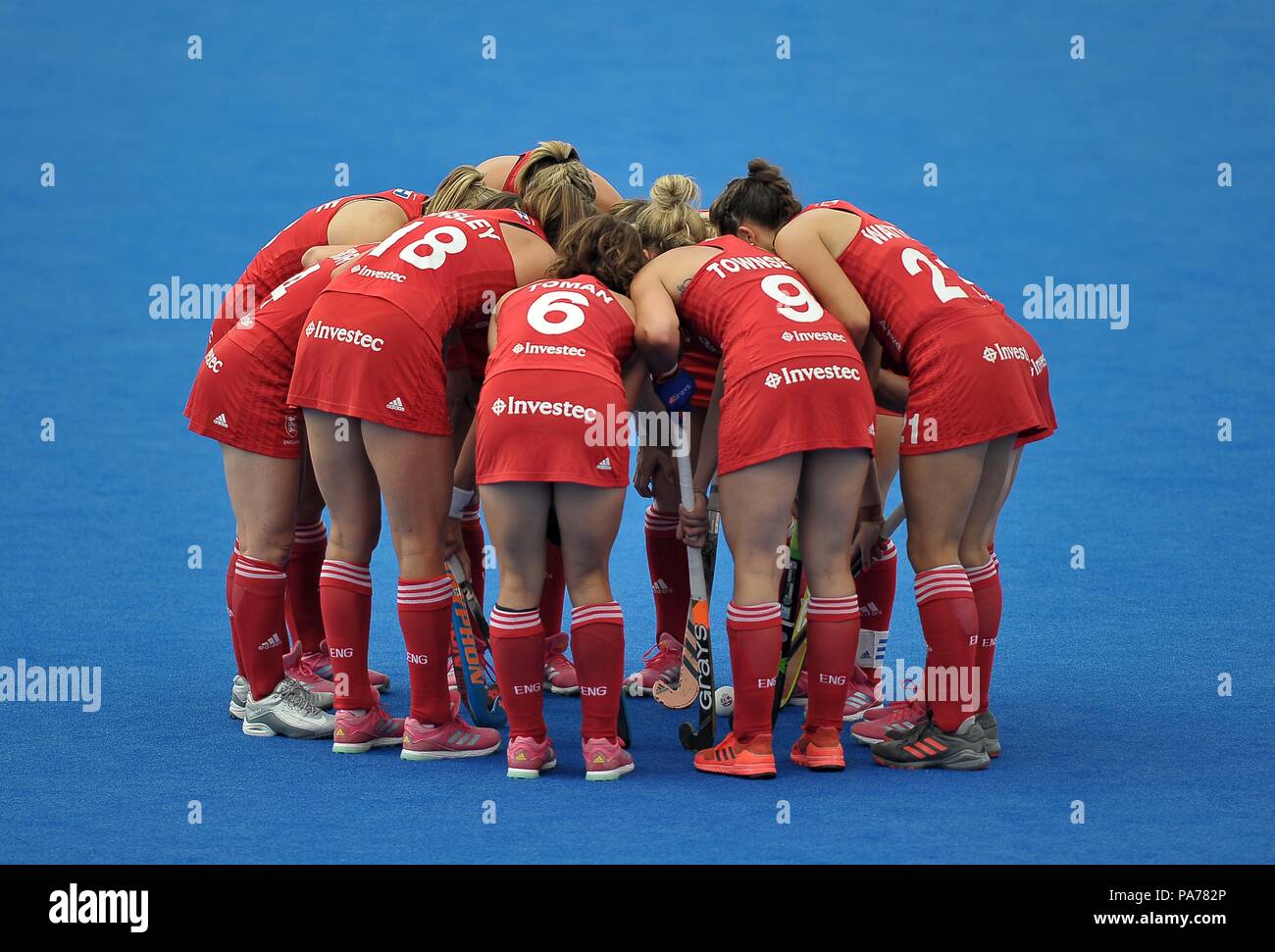 England team huddle hi-res stock photography and images - Alamy