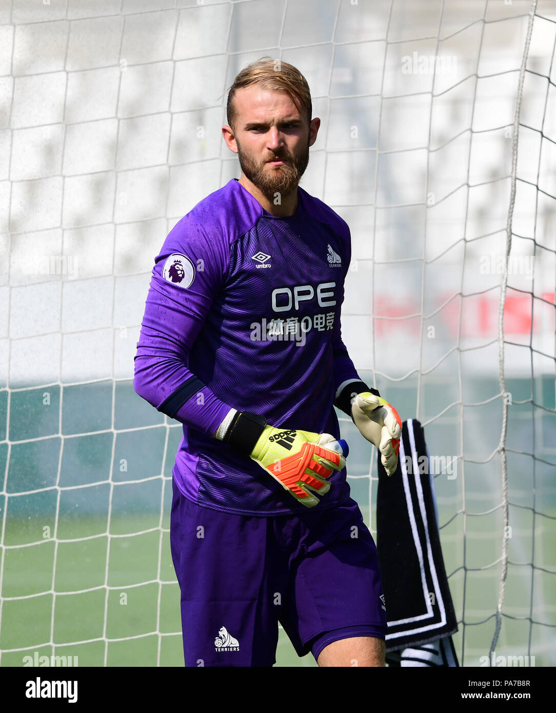 Goalkeeper joel coleman hi-res stock photography and images - Alamy