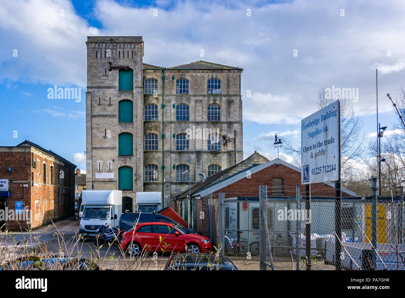 Multi storey warehouse hi-res stock photography and images - Alamy