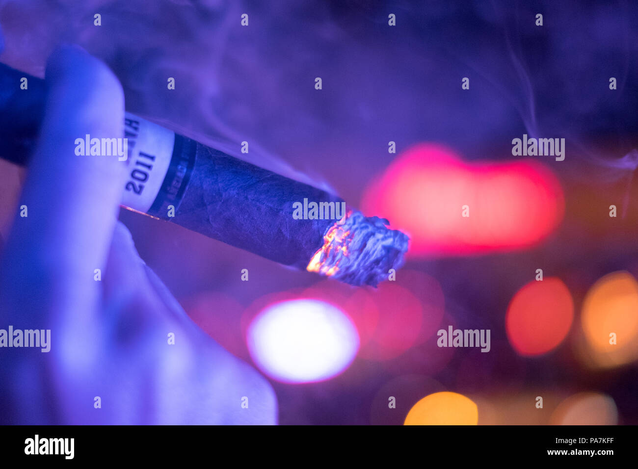 Lit cigar hi-res stock photography and images - Alamy