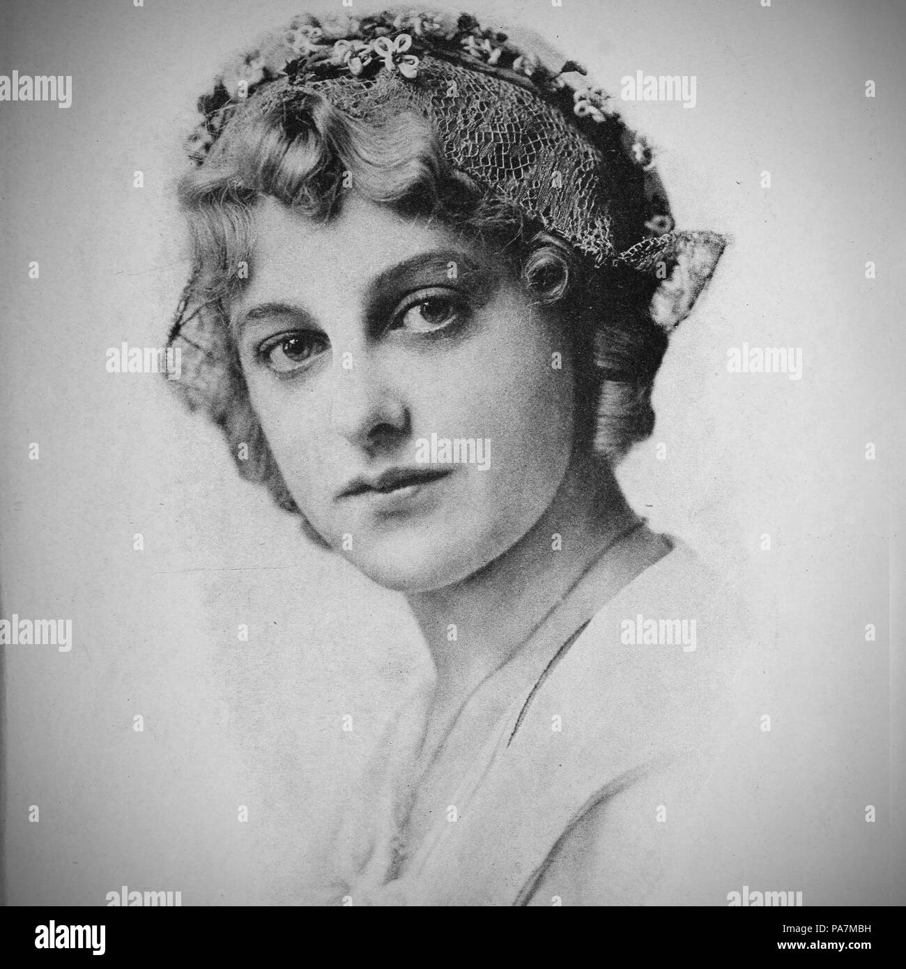 . English: A portrait of actress Ella Hall in 1917 . Nov 1916 - Jan ...