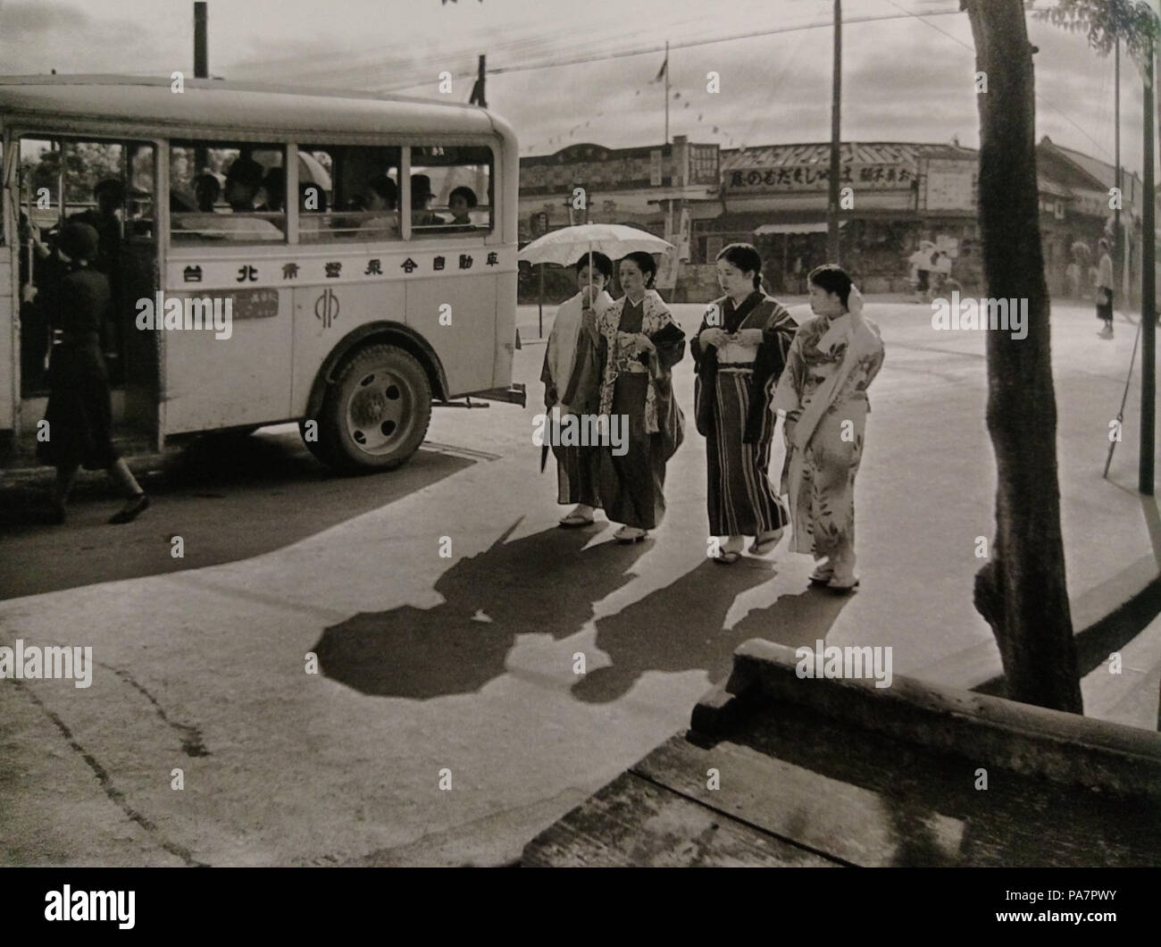 1920s bus hi-res stock photography and images - Alamy