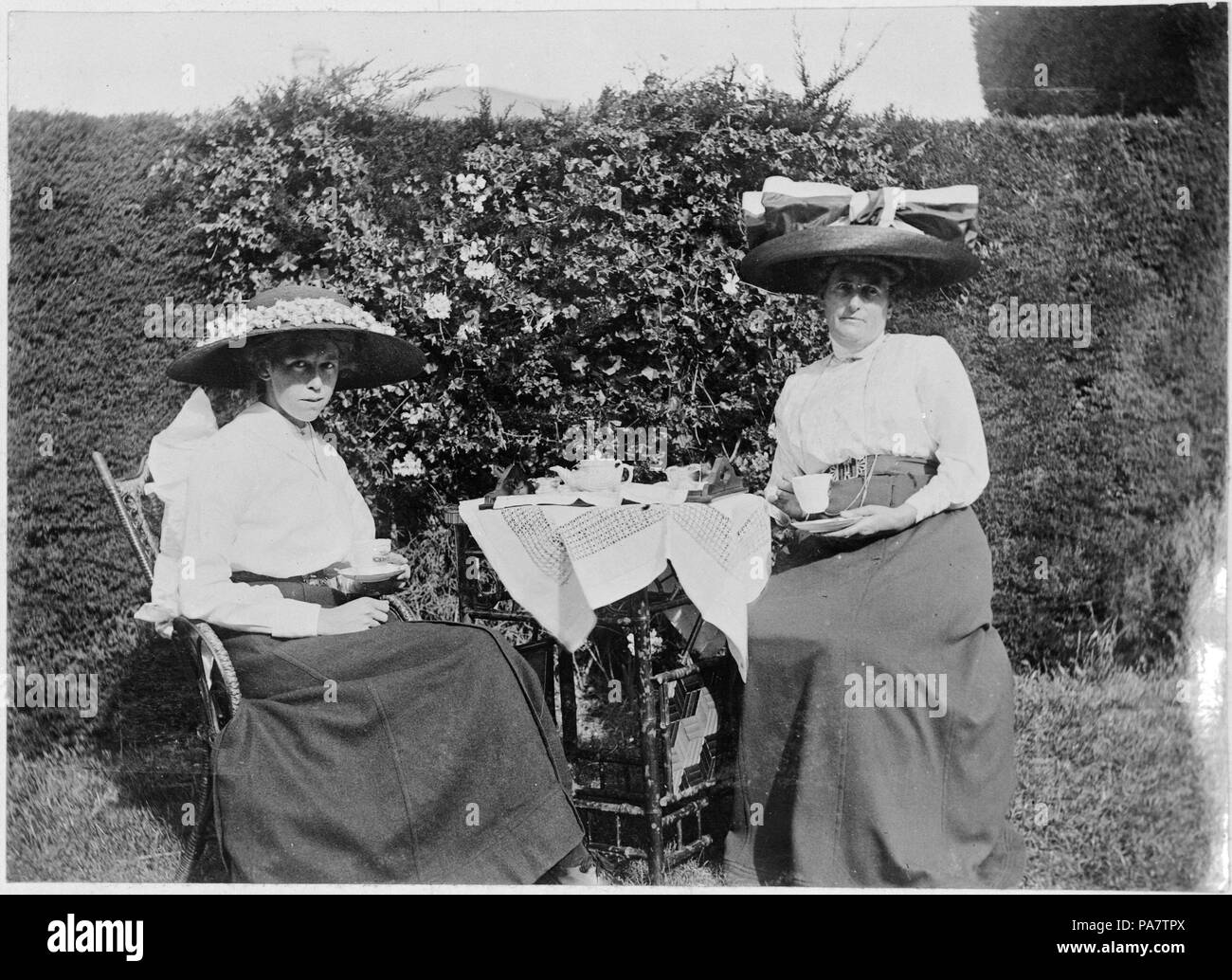 13 Afternoon tea in the garden ATLIB 337856 Stock Photo - Alamy
