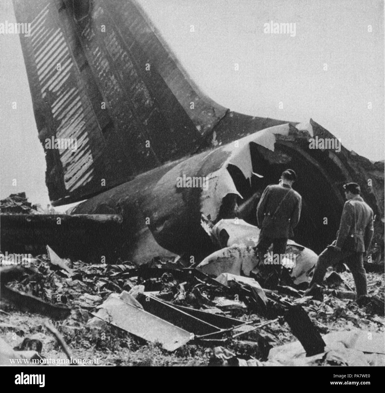 Alitalia flight Black and White Stock Photos & Images - Alamy