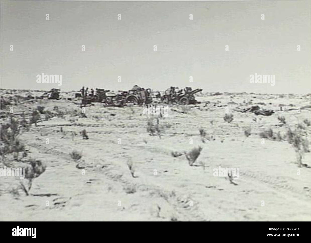 27 AWM 024517 2-8th Field Regiment in action at El Alamein 12 July 1942 ...