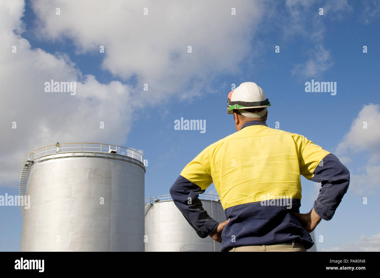Oil worker hi-res stock photography and images - Alamy
