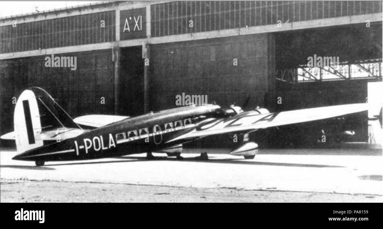 Hangar photo Black and White Stock Photos & Images - Alamy