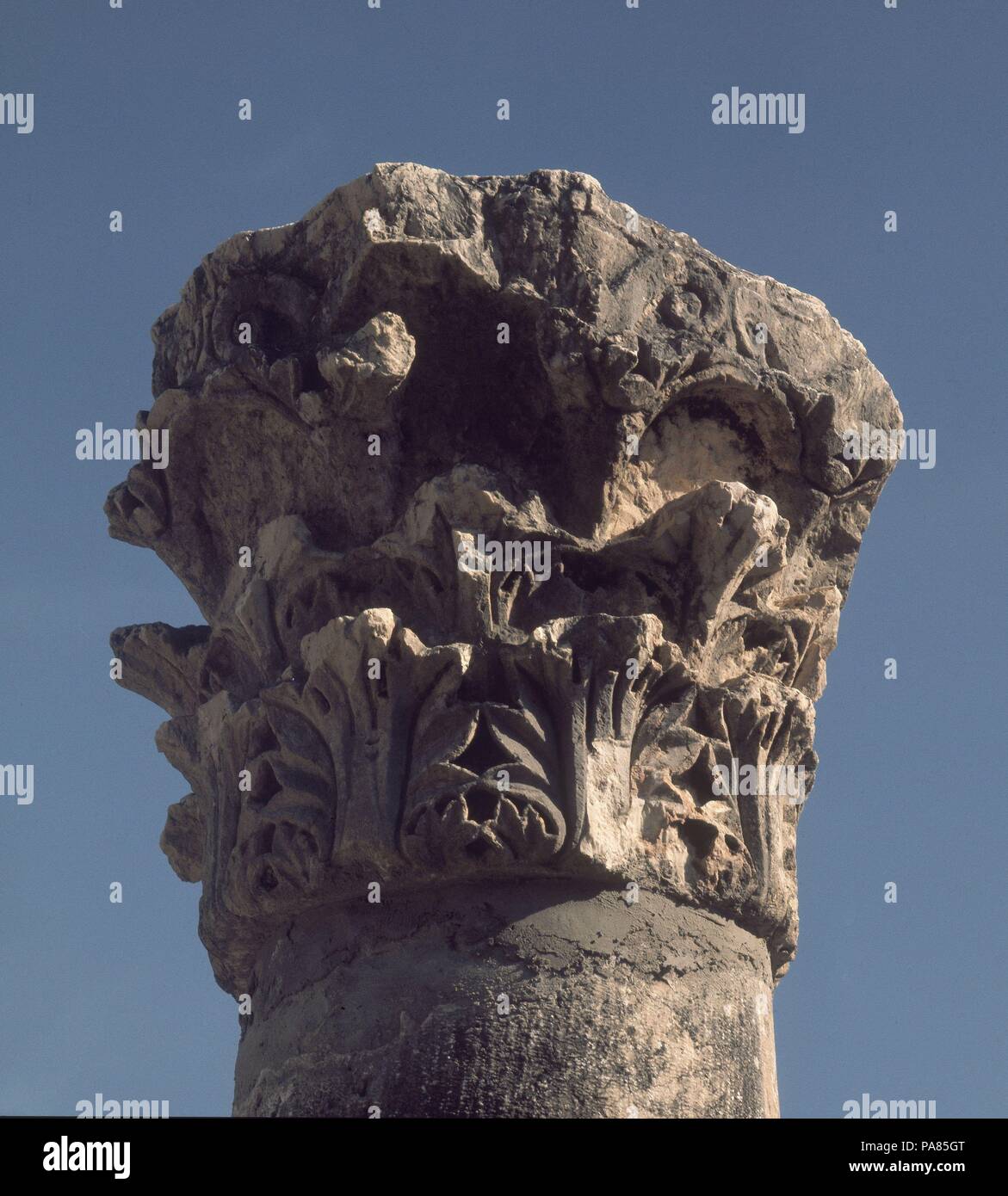CAPITEL CORINTIO DE LA SINAGOGA BLANCA CONSTRUIDA EN LOS SIGLOS III Y ...