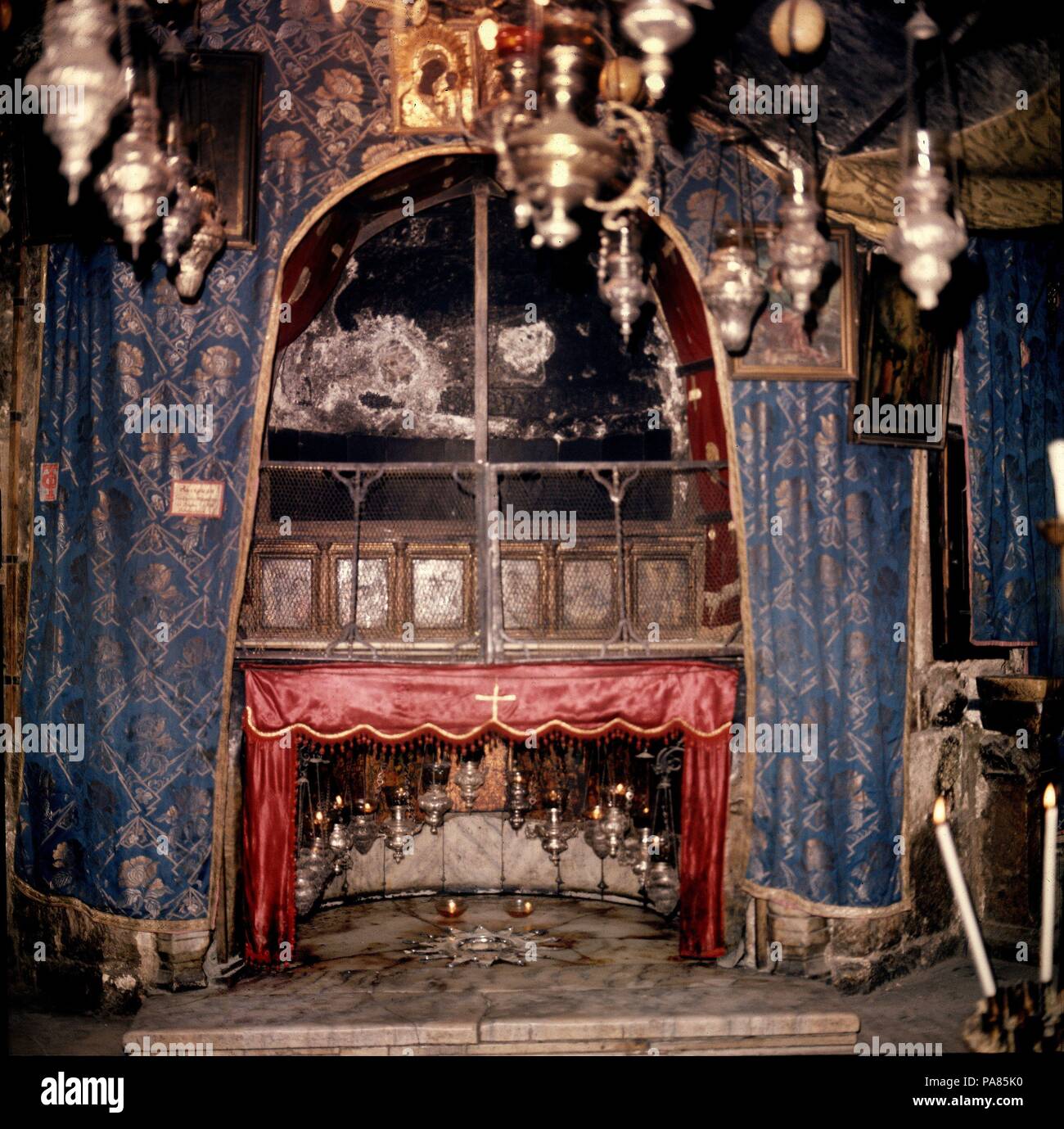 LUGAR DEL NACIMIENTO DE JESUS. Location: BASILICA DE LA NATIVIDAD ...