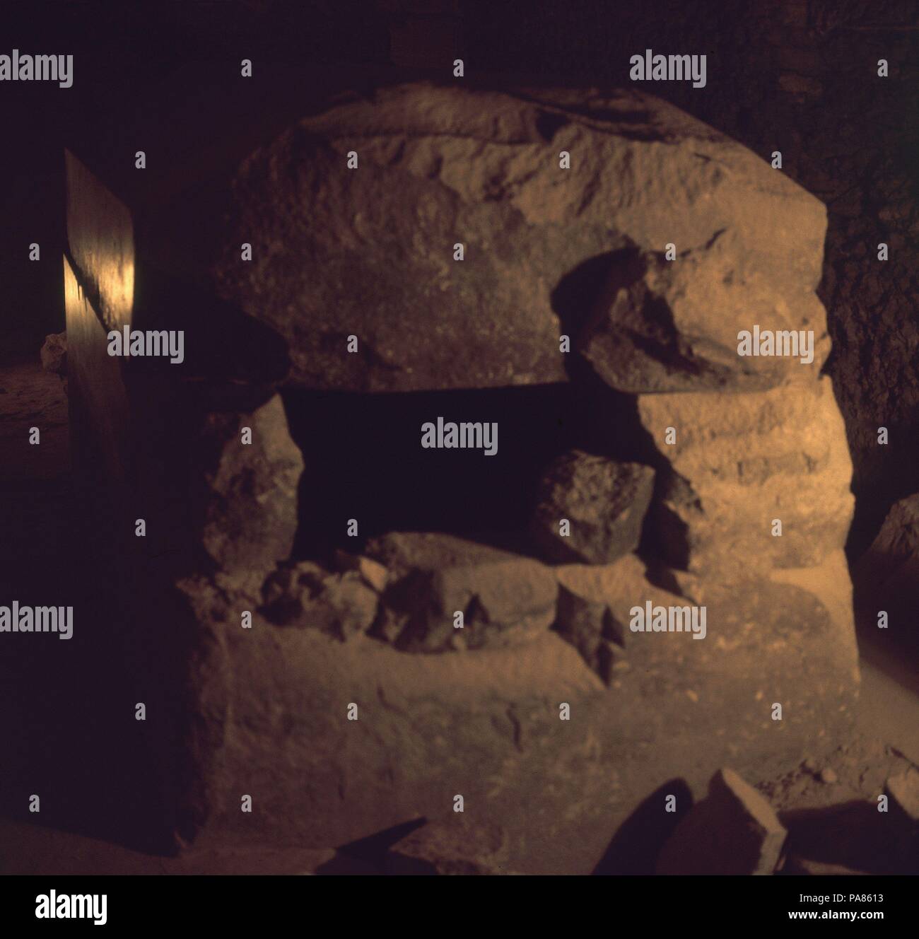 Mastaba de bueyes sagrados hi-res stock photography and images - Alamy