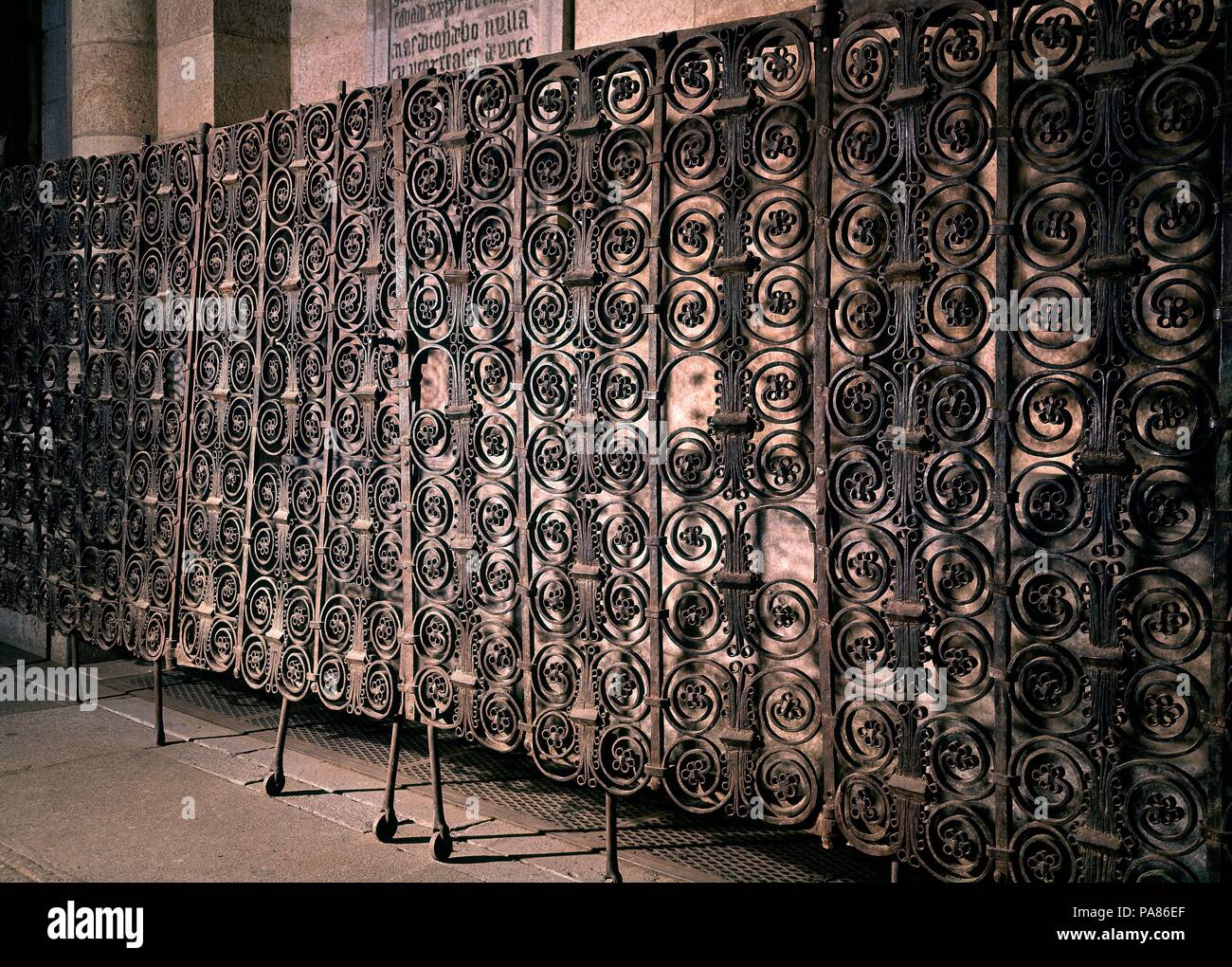 REJA ROMANICA. Location: BASILICA DE SAN VICENTE, AVILA, SPAIN Stock ...