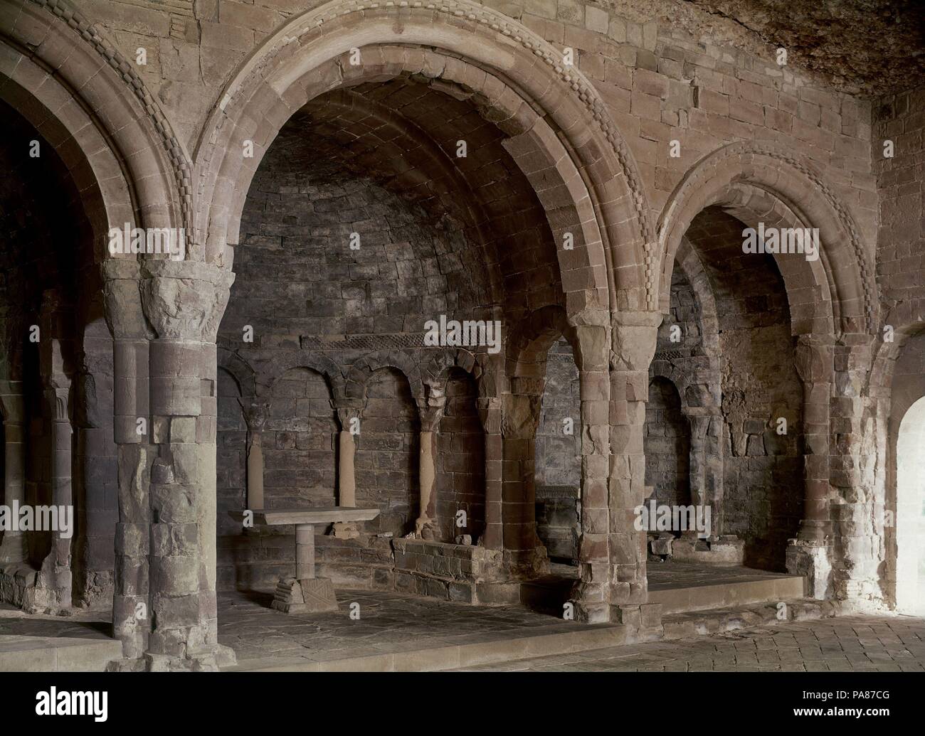 ABSIDES DE LA IGLESIA ALTA O DE SAN JUAN - ARQUITECTURA ROMANICA ...