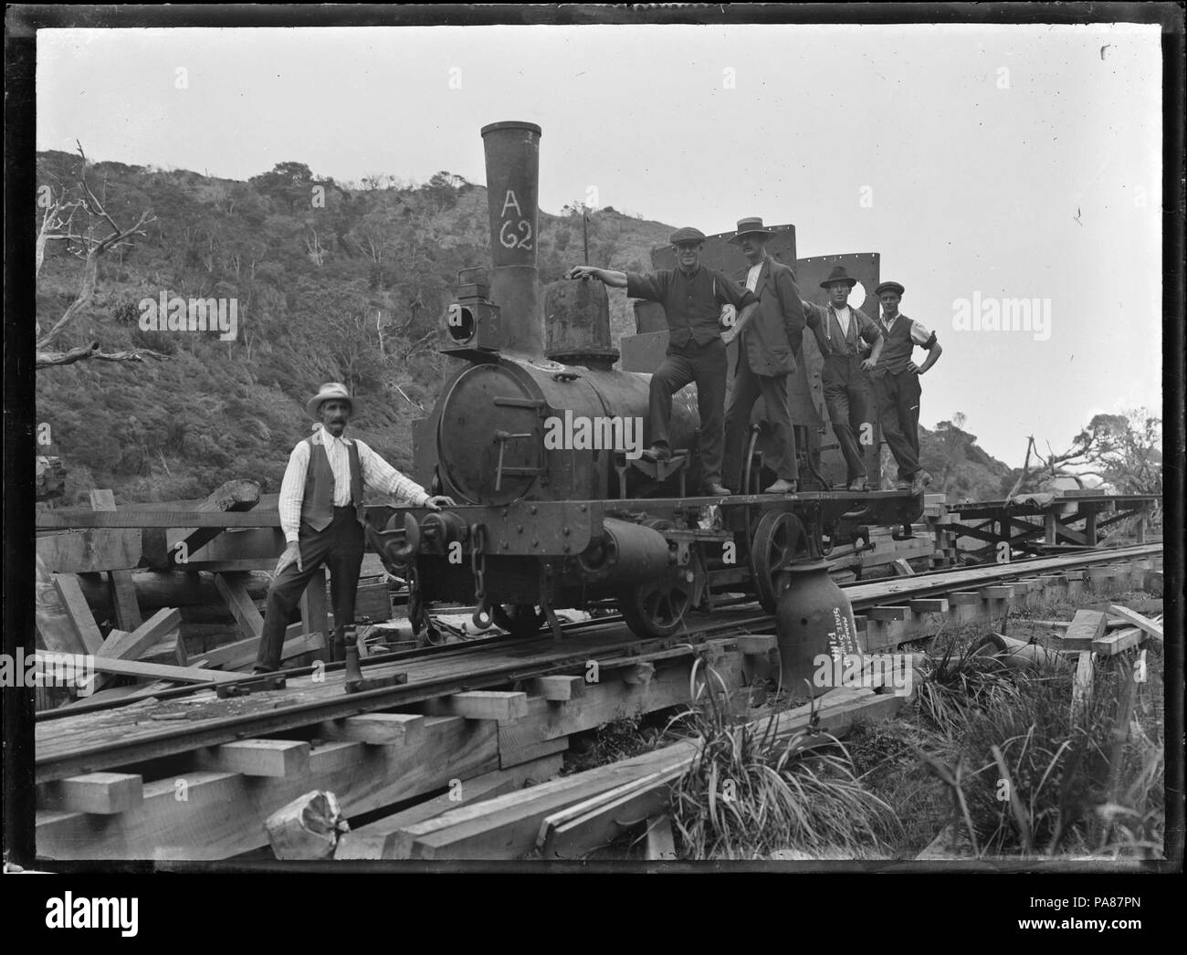 75 Erecting a locomotive, Piha. Steam locomotive "A" class no. 62 (0-4 ...