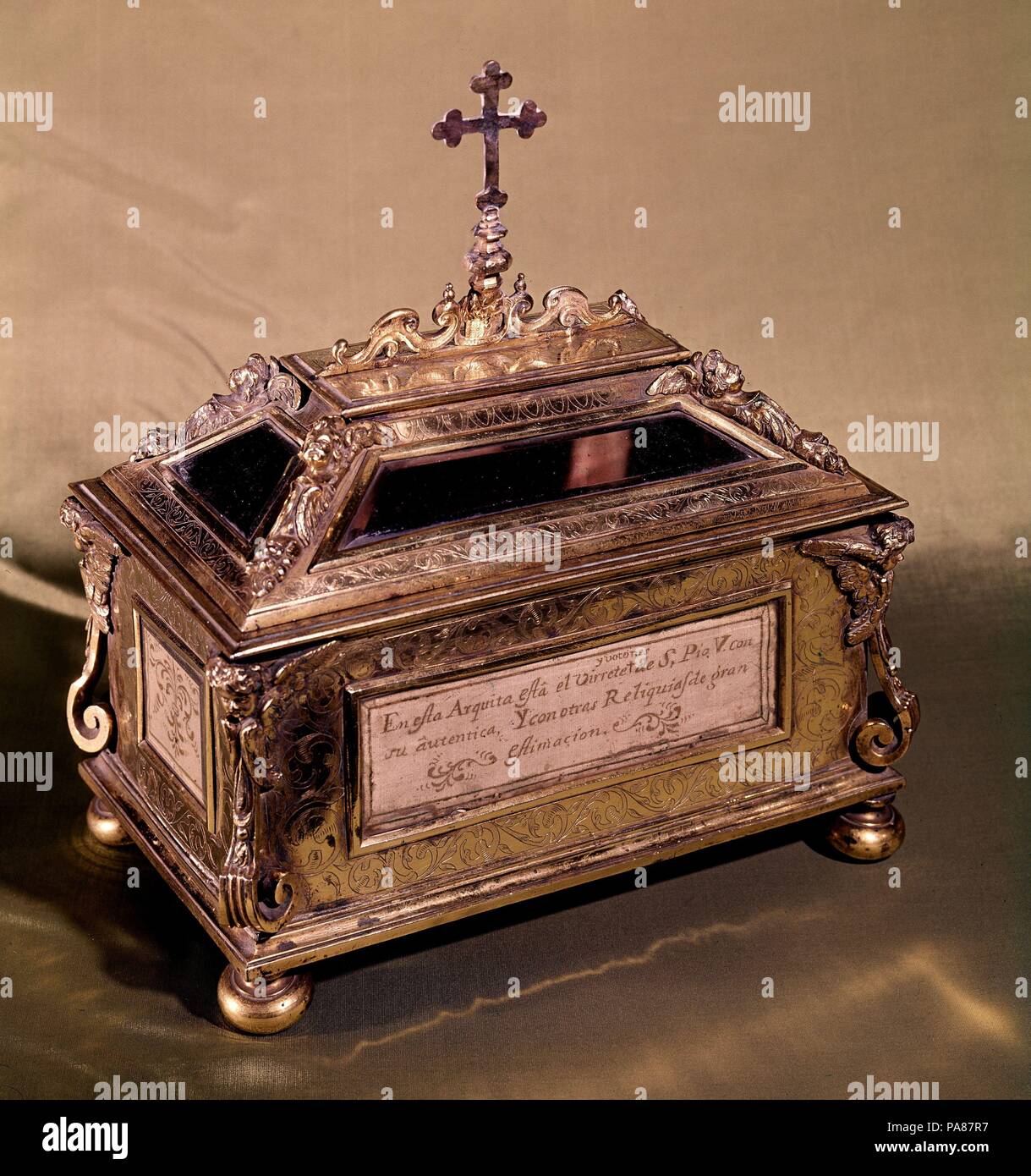 ARQUILLA CON RELIQUIAS S PIO V S XVII. Location: CONVENTO DE SAN ...