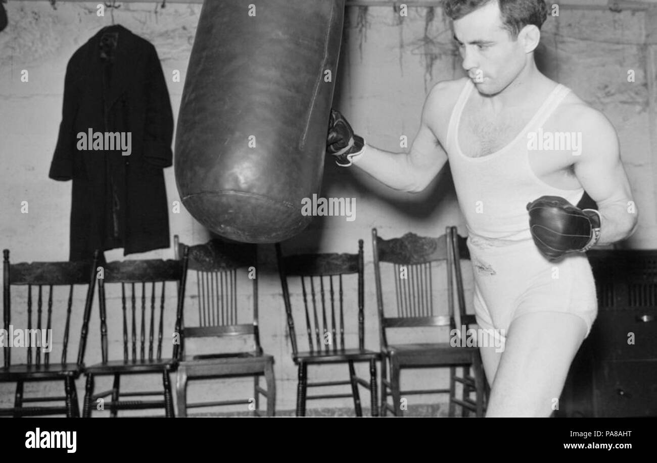 41 Boxing. Dave Castilloux BAnQ P48S1P06311 Stock Photo - Alamy