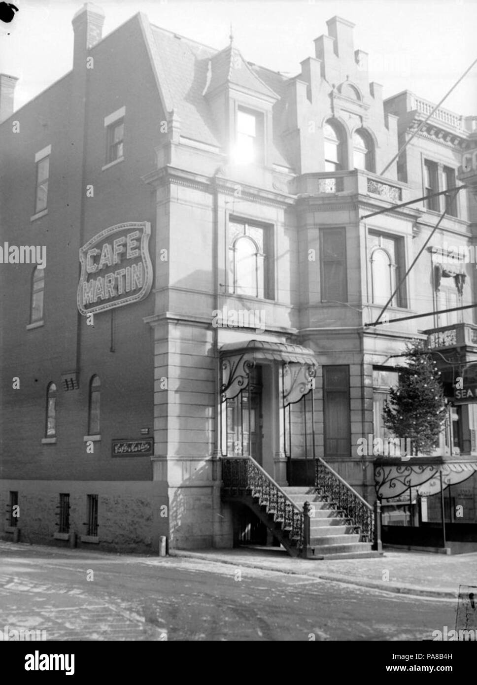 Café martin Black and White Stock Photos & Images - Alamy