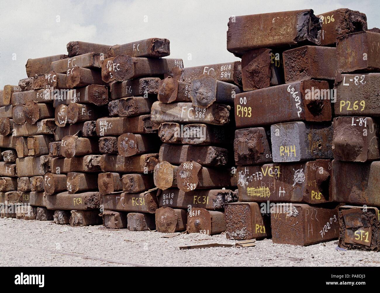 Lingotes de acero hi-res stock photography and images - Alamy