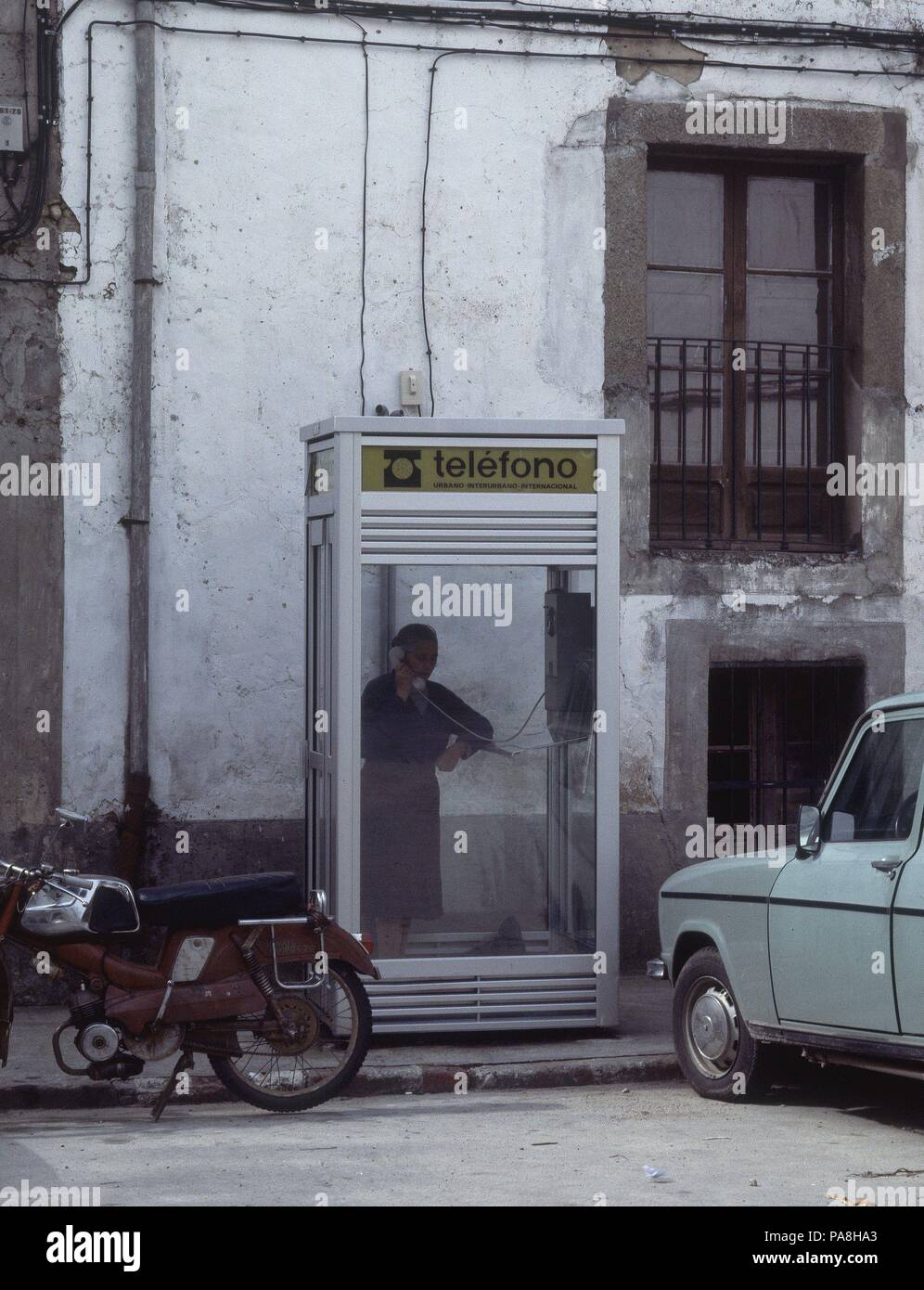 Cabina telefonica hi-res stock photography and images - Alamy