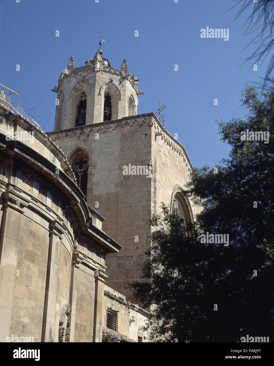 EXTERIOR-DETALLE DE LOS ABSIDES Y FACHADA ORIENTAL - ARTE GOTICO ...