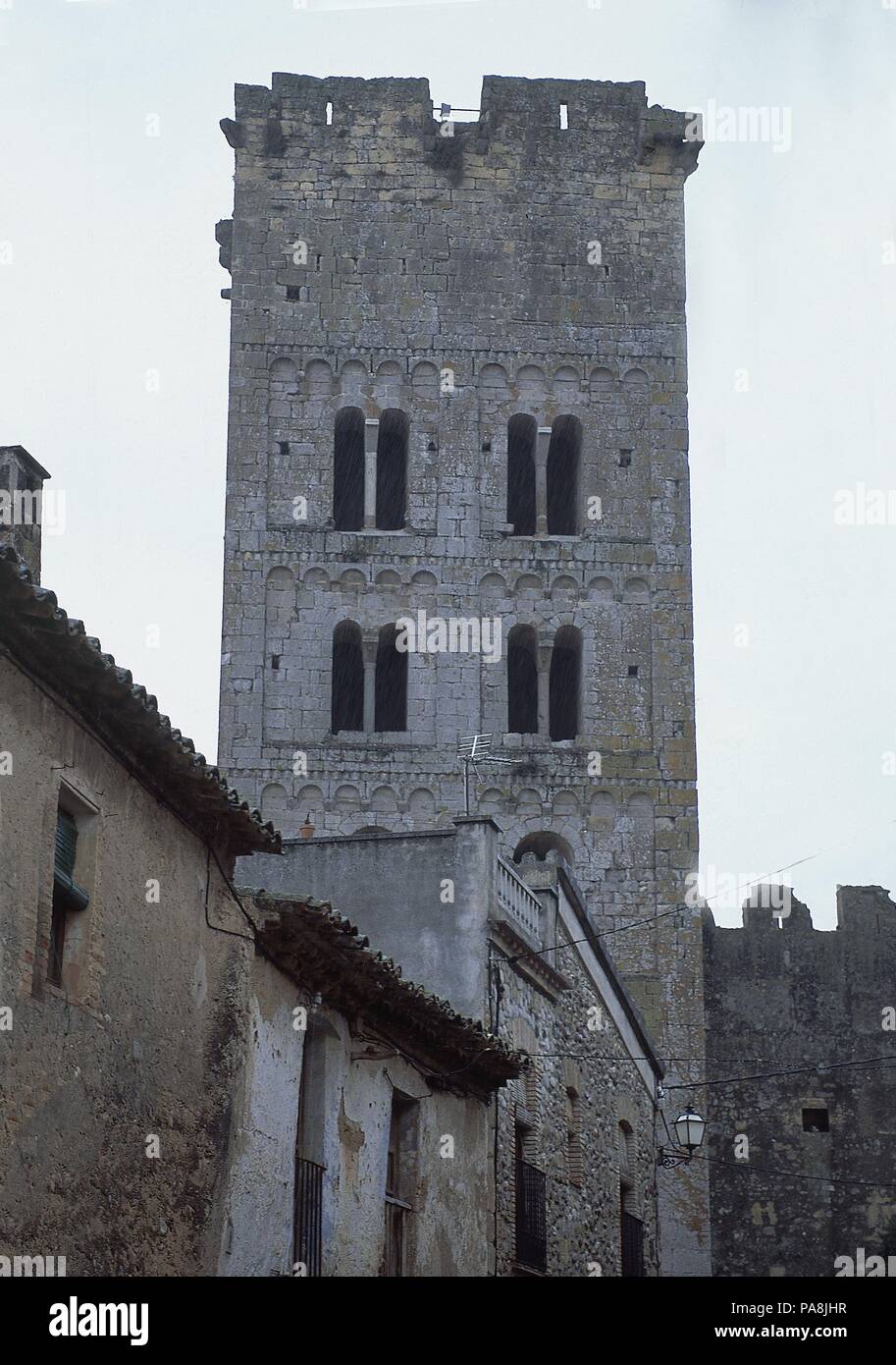 TORRE DEL MONASTERIO DE SANT MIQUEL DE FLUVIA - SIGLO XI - ROMANICO ...