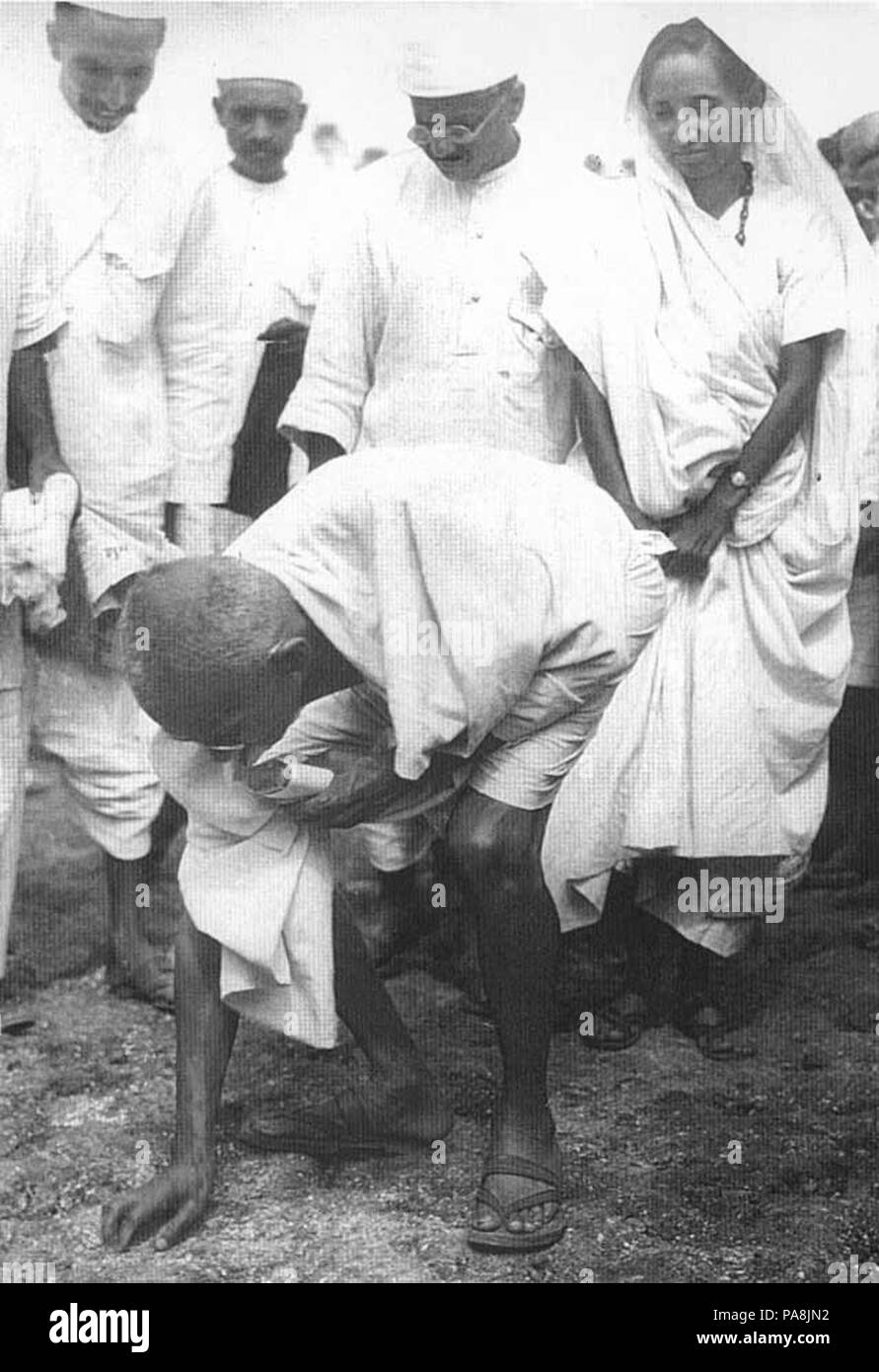 Salt march, gandhi Black and White Stock Photos & Images - Alamy