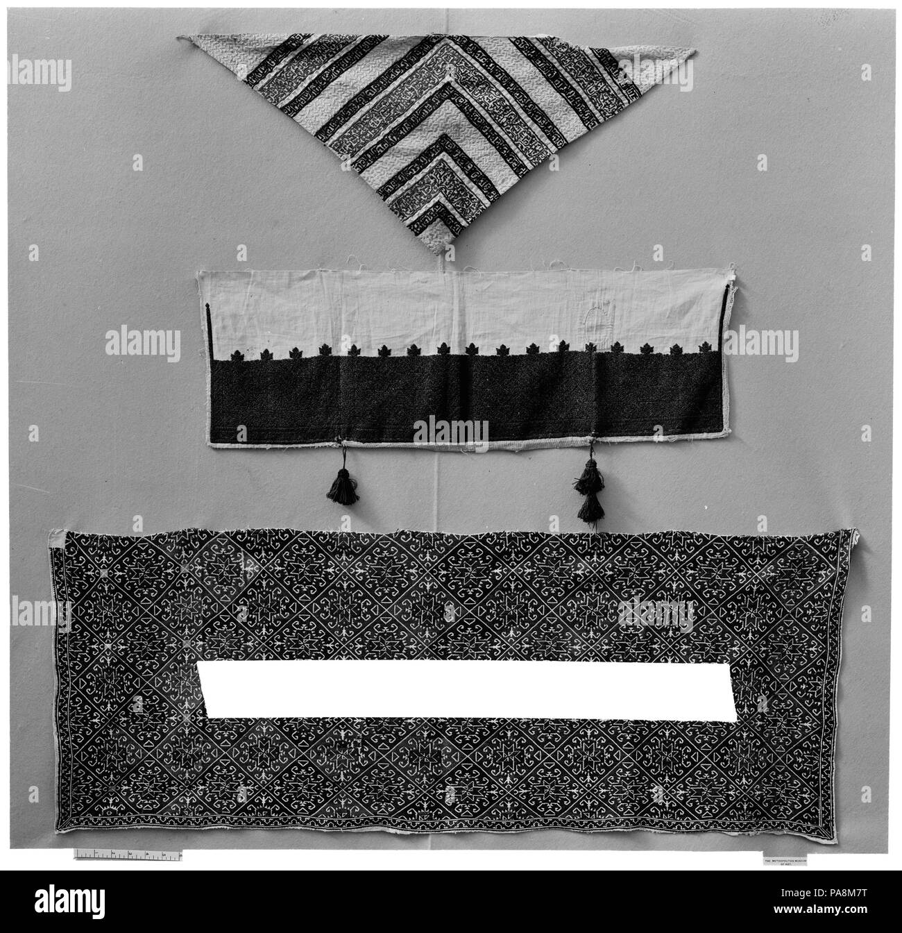 Scarf End. Dimensions: H. 9 1/2 in. (24.1 cm) W. 30 in. (76.2 cm). Date ...