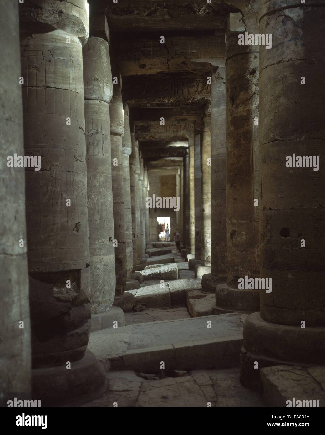SALA HIPOSTILA. Location: TEMPLO DE SETHI I, ABIDOS Stock Photo - Alamy