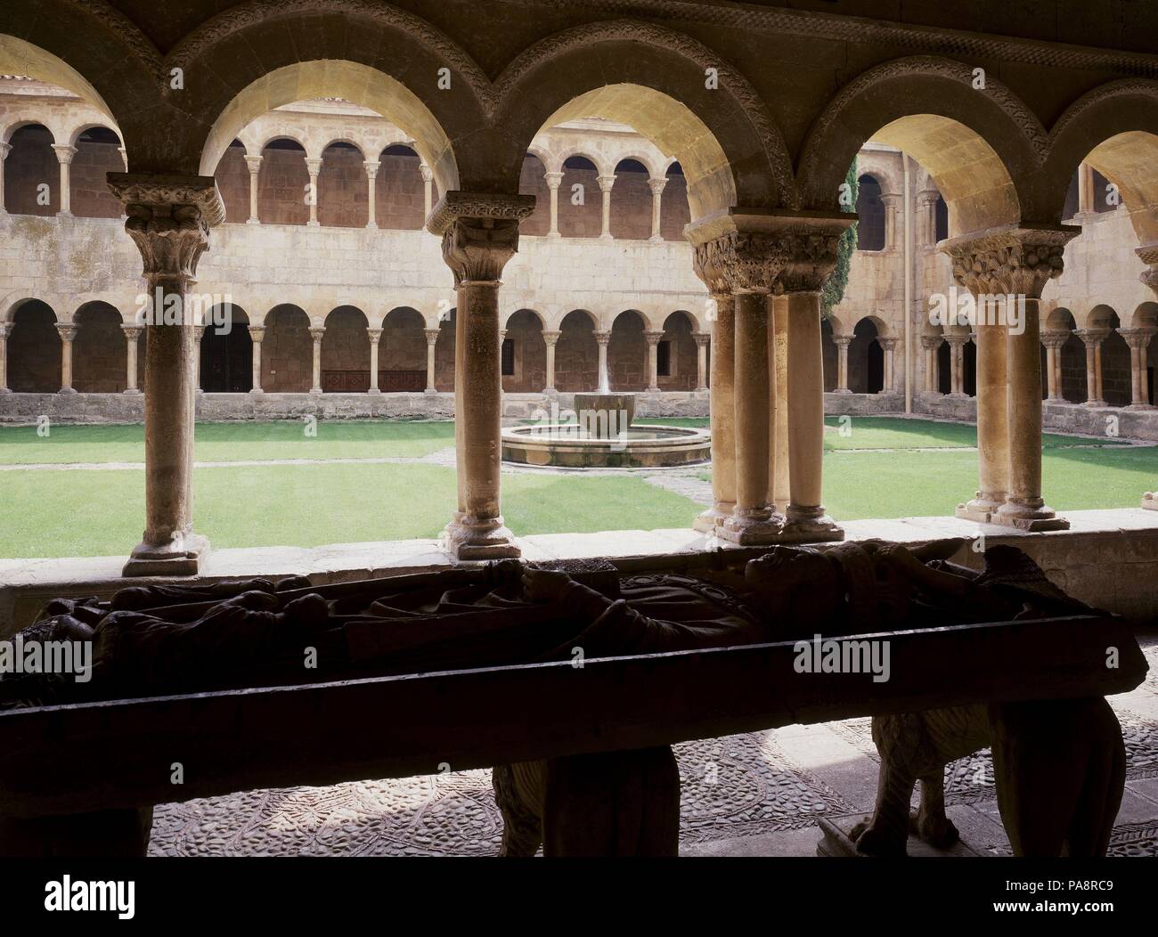 CLAUSTRO ROMANICO- GALERIA NORTE- SEGUNDA MITAD DEL SIGLO XI- PRIMER ...