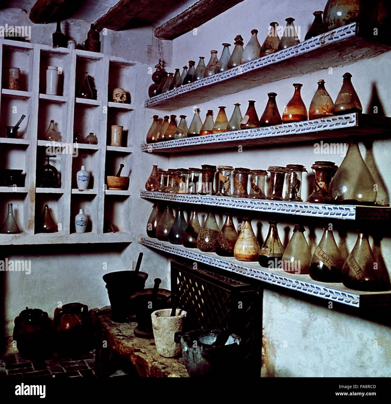 Botica monasterio de silos hi-res stock photography and images - Alamy