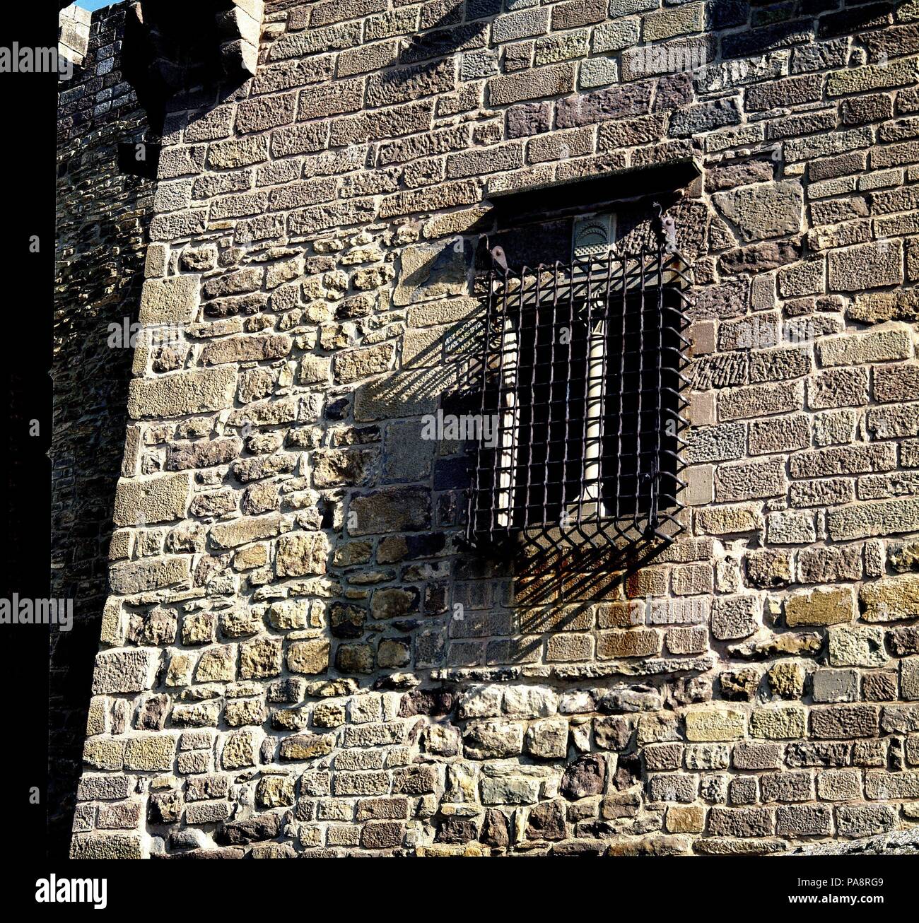 VENTANAS CON REJA. Location: CASTILLO IGLESIA, JAVIER, NAVARRA, SPAIN ...