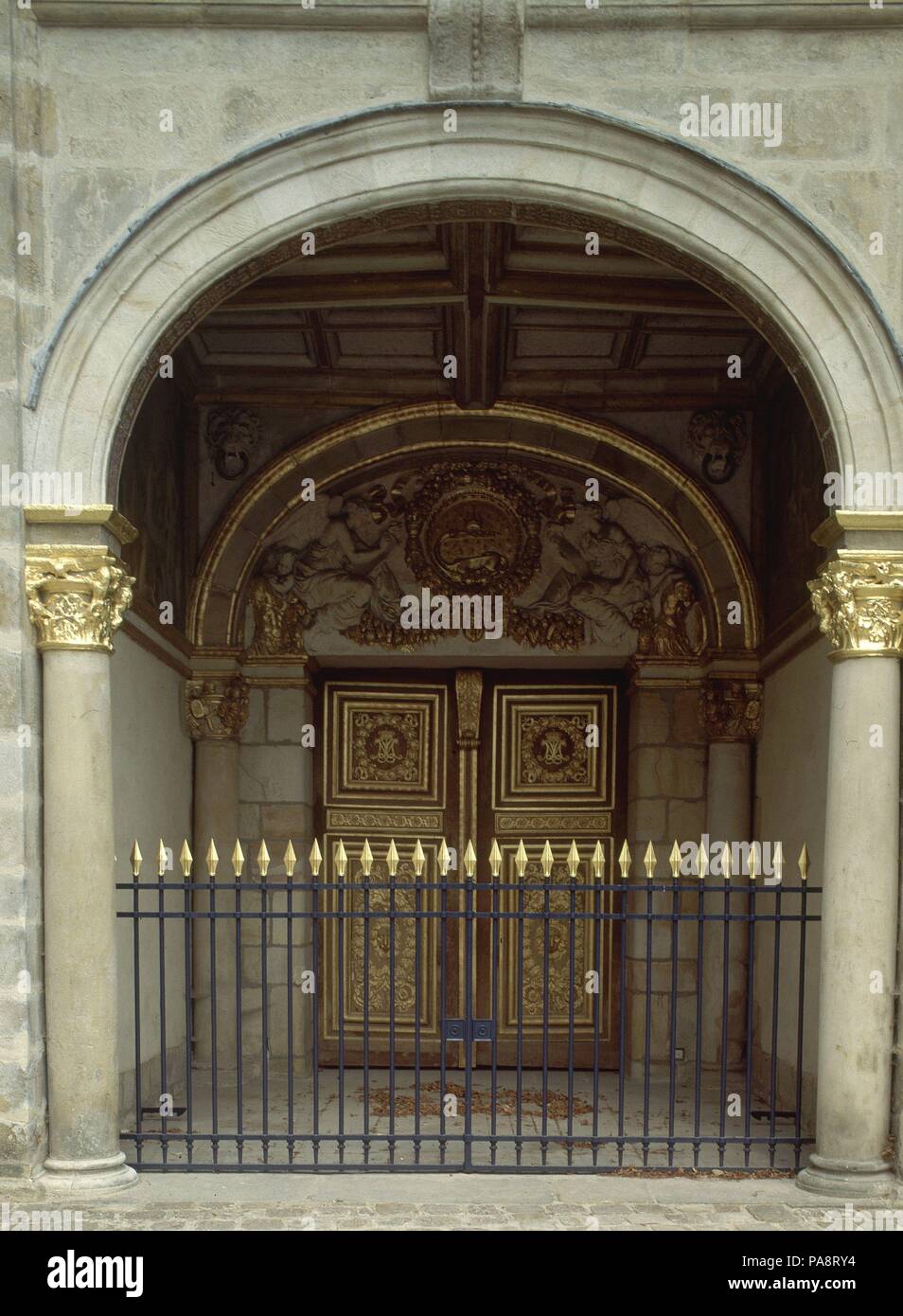 Capilla francia hi-res stock photography and images - Alamy