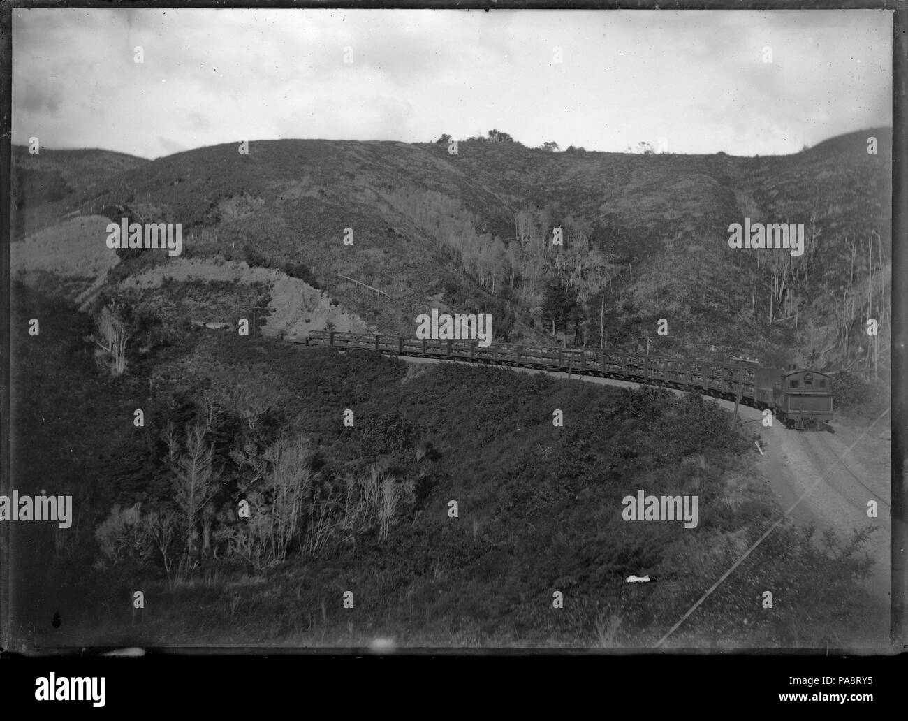 20th century train carrying goods hi-res stock photography and images ...
